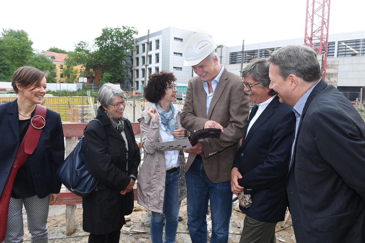MDC feiert Bau des neuen BIMSB-Gebäudes im Zentrum Berlins | Max ...