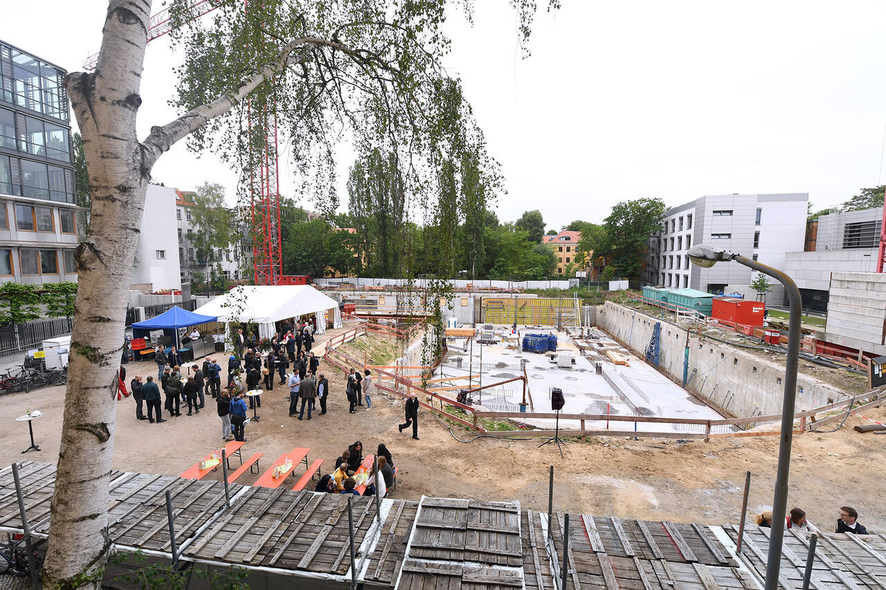 MDC feiert Bau des neuen BIMSB-Gebäudes im Zentrum Berlins | Max ...