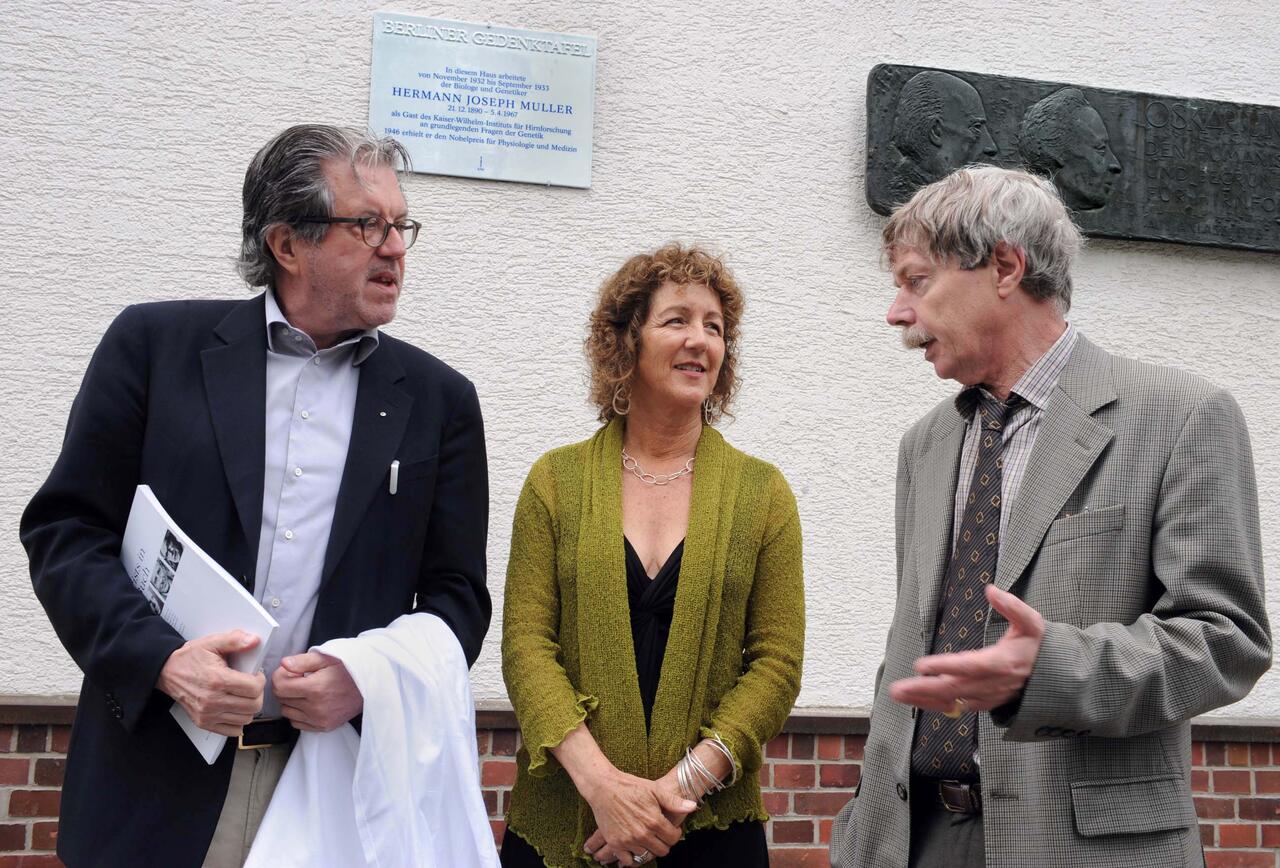 “Berlin Memorial Plaque” for American Geneticist Hermann Joseph Muller | Max Delbrück Center